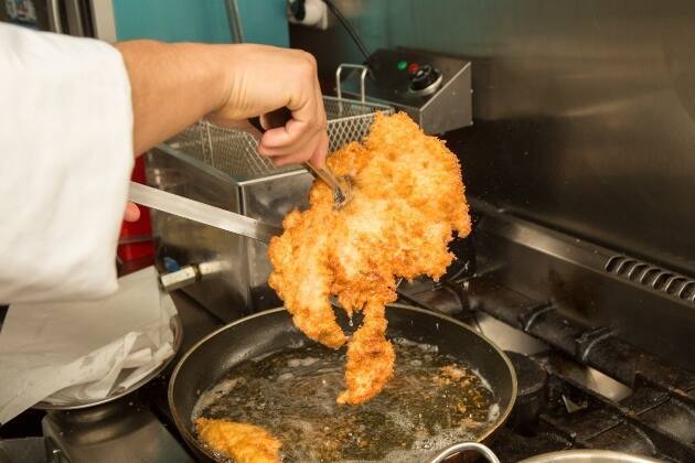 Escalope royal con trufa y huevo a baja temperatura | Gastronosfera